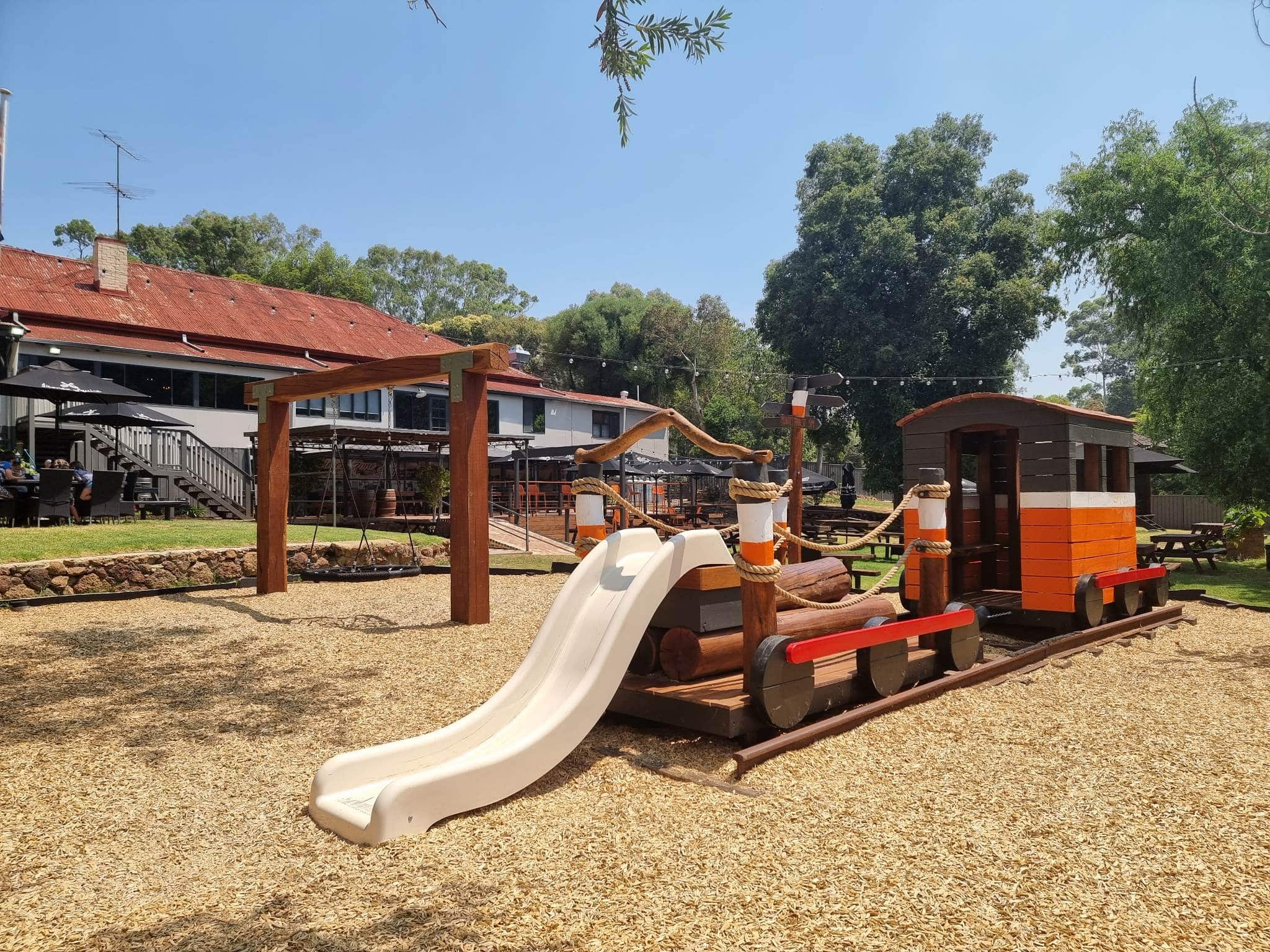Mount Helena Tavern, Mount Helena - Buggybuddys guide to Perth