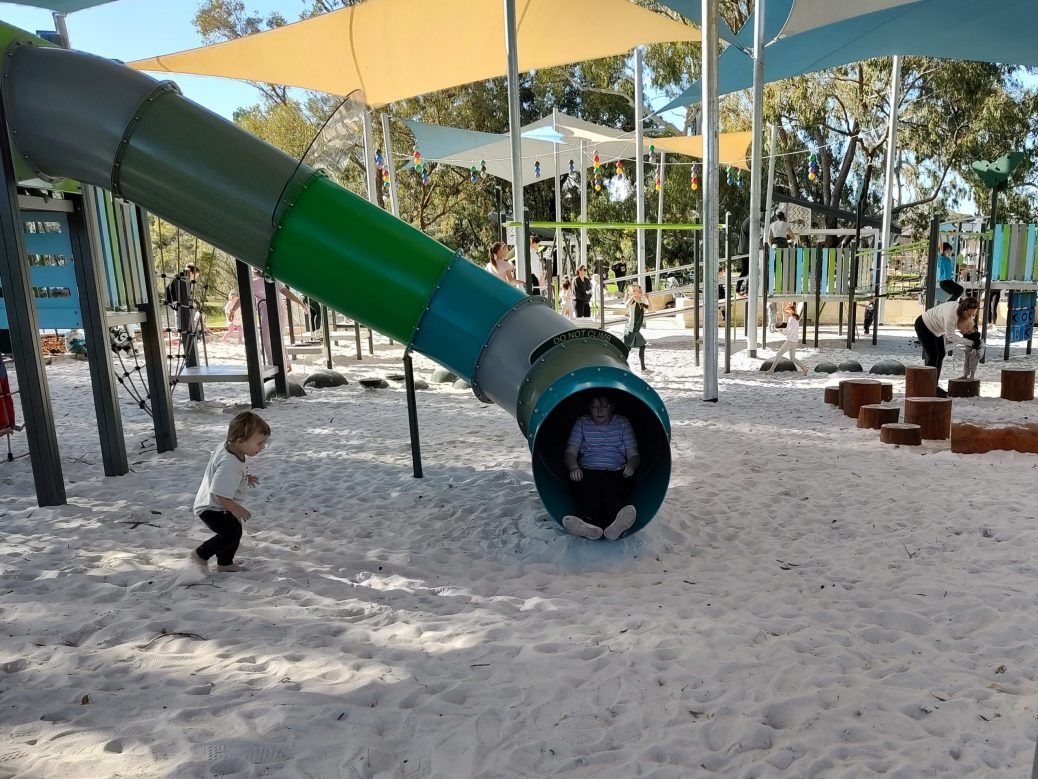 Jackadder Lake Playground, Woodlands - Buggybuddys guide for families ...
