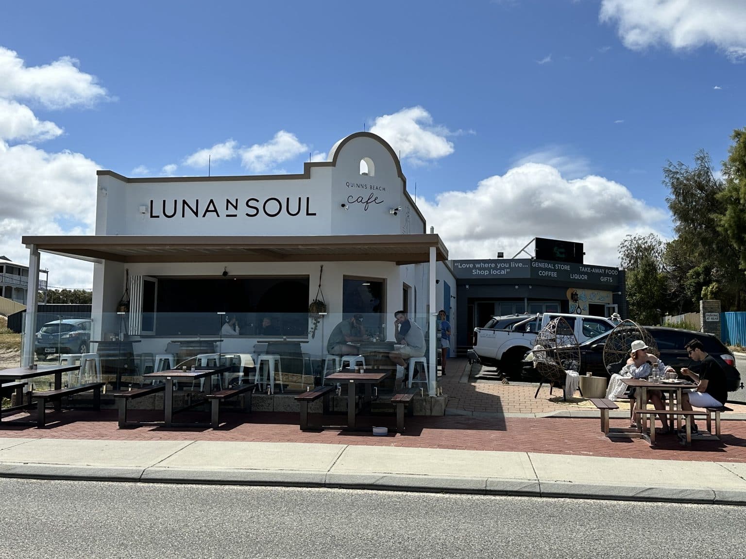Quinns Shack and Luna n Soul, Quinns Rocks - Buggybuddys guide to Perth