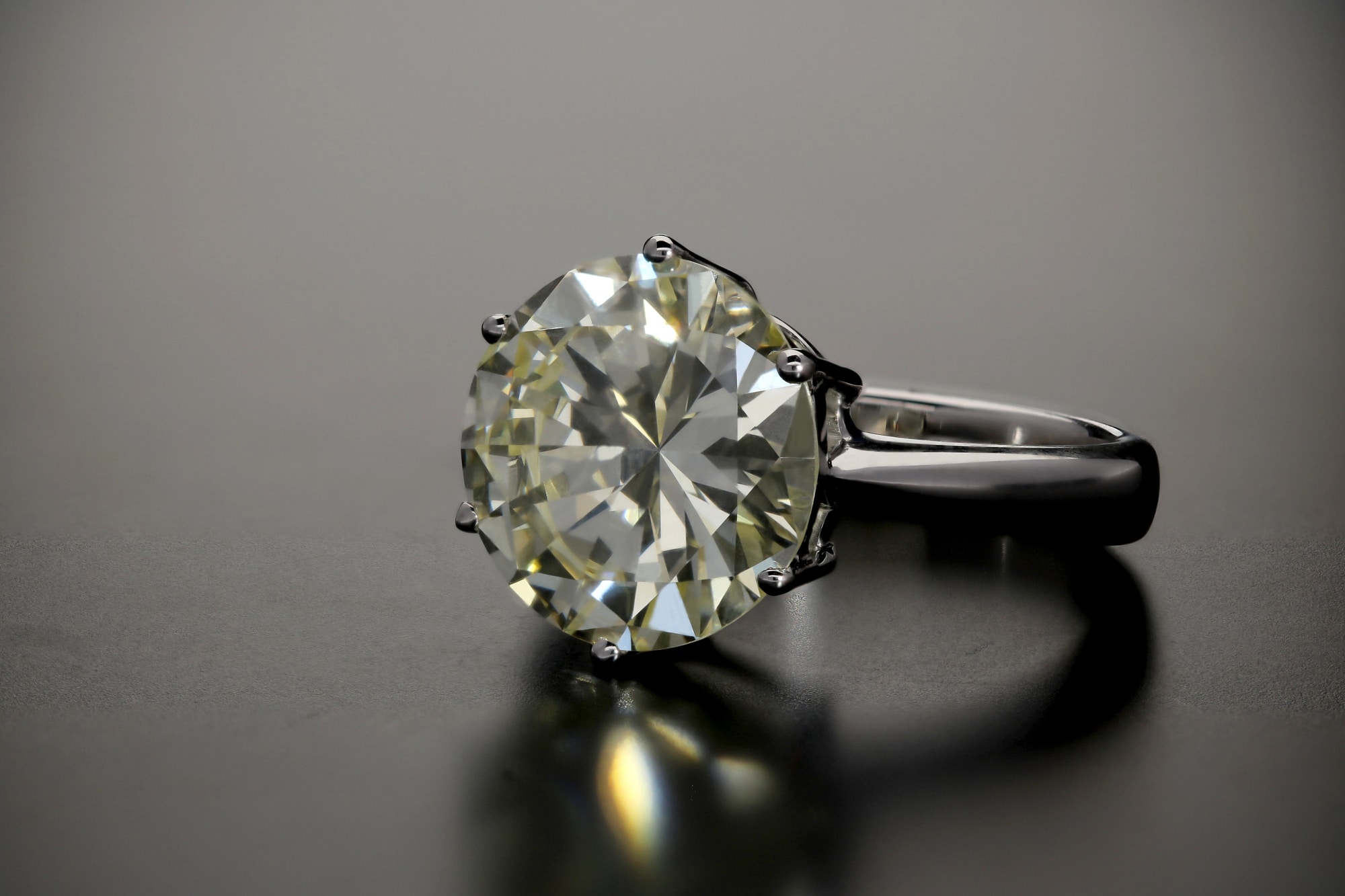 The Allure of the Modern Radiant Diamond Engagement Style - Buggybuddys ...